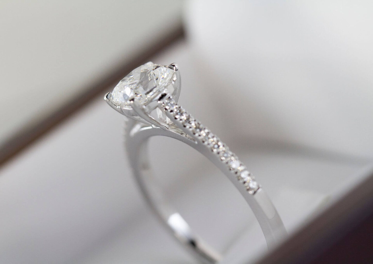 Brylant a diament - Czym się różnią? Jak rozpoznać?